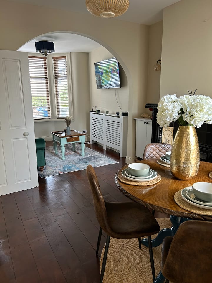 Newly Refurbished Vict House - Helen's Bay