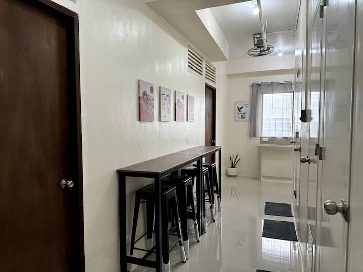 City Center Unit 8 For Large Group | Sleeps 4-11 -
