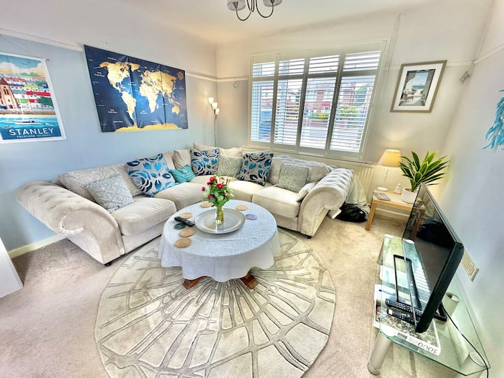 Three Bed Detached - Garden - Hot Tub - Parking - Dorset