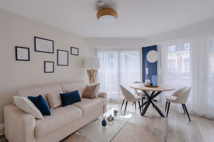 Appartement Place Morny Avec Parking Et Terrasse - Deauville