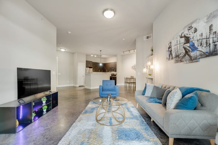 Serene 2br I Pool I Gym I Free Parking I Workspace - Dallas, TX