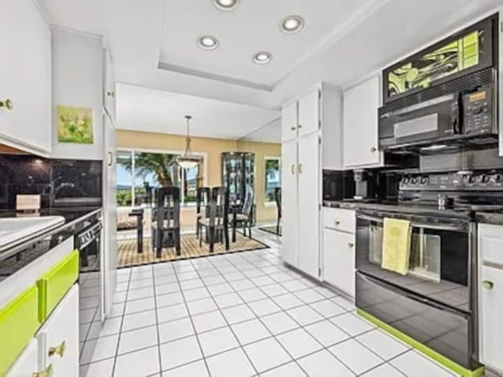 A Private Room/bed/bath; Relaxing House - Poway, CA