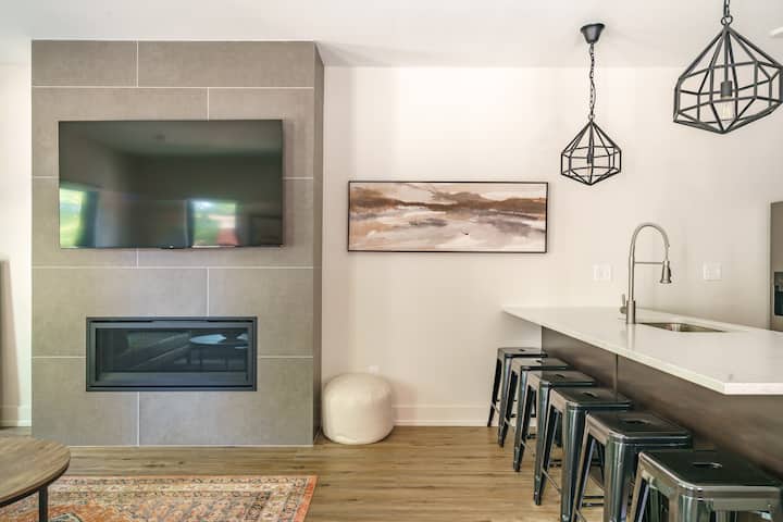 Spacious Vic. Village Townhome - Columbus, OH