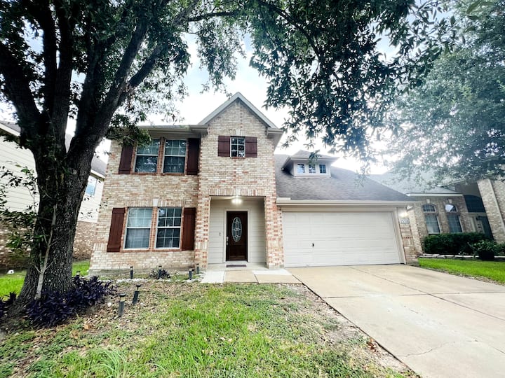 5-bedroom In Bellaire 4.5 Baths - Houston, TX