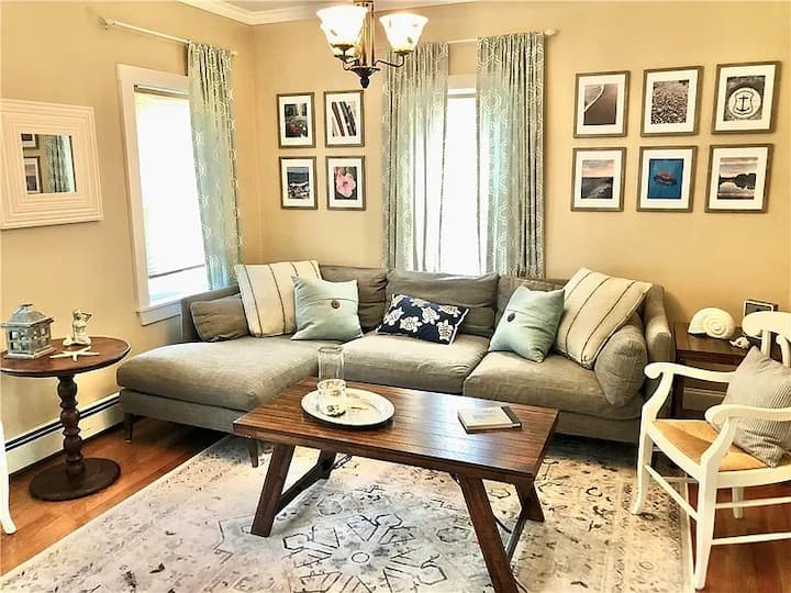 Cozy Southern Ri Home - Narragansett, RI