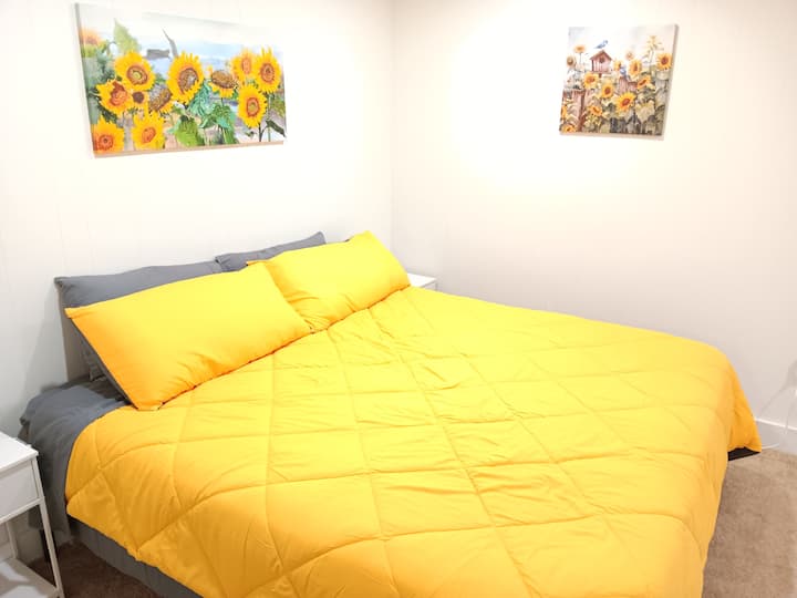 Sunflower Room - Athens, GA