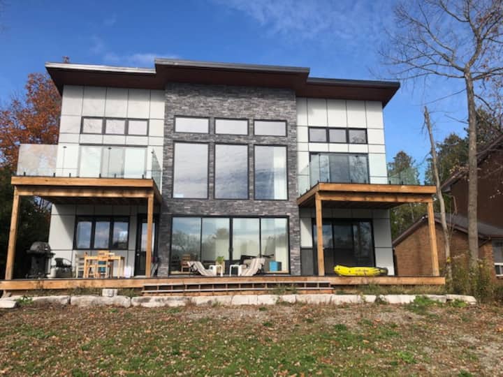Spacious Waterfrt Cottage With Games Room - Kawartha Lakes