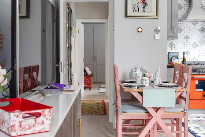 Bright Teddington Flat On Cozy Church Road - Twickenham
