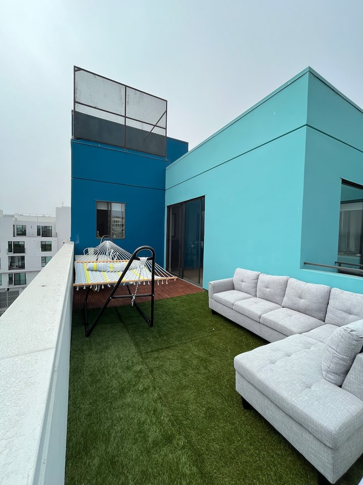 Spacious Terrace Near The Beach - Santa Monica, CA
