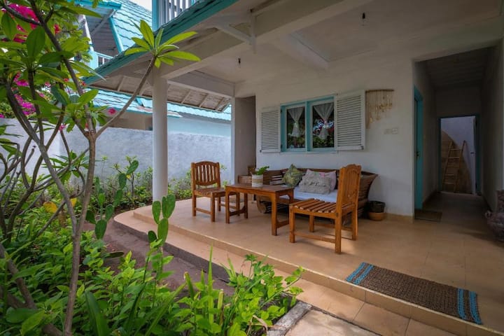 2 Br Tropical Family Room Near Beach - Islas Gili