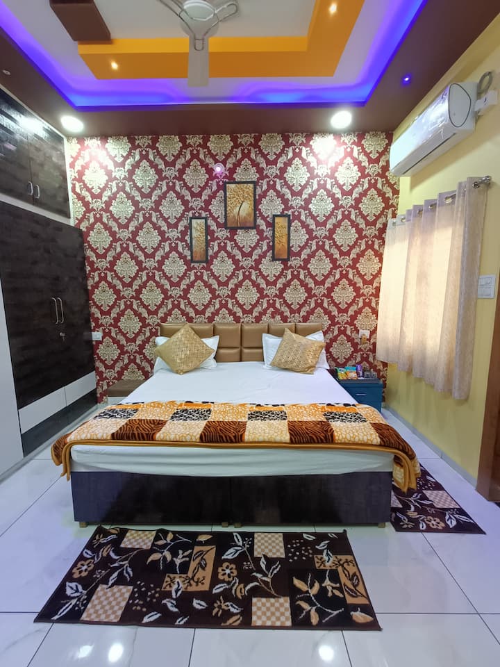 *Charming Home With Balcony & Garden View* - Ujjain
