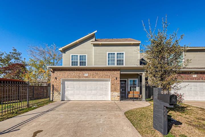 Luxurious 3 Story Home Near Nrg-medical Center - Houston, TX