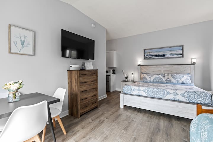 Cozy King Suite Steps To The Beach (441) - Old Orchard Beach, ME