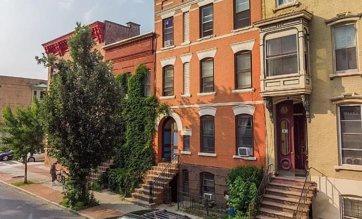 Spacious Garden Apt In Center Square - Albany, NY