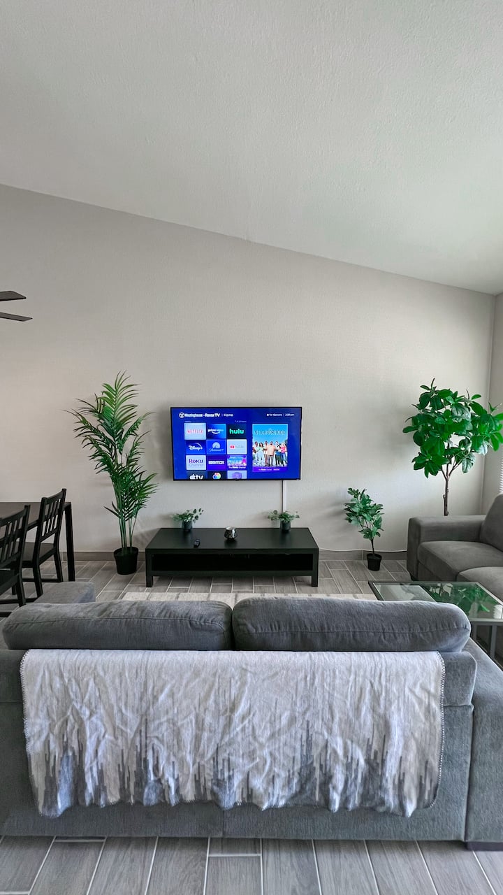 Private Townhouse Near Stadium - Camelback Ranch