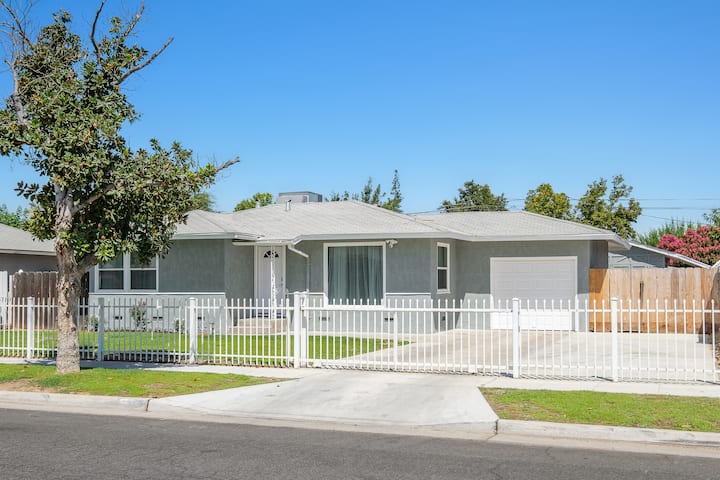 Upgraded 2bed/1b On Quiet Street W. Easya To Us99 - Fresno, CA