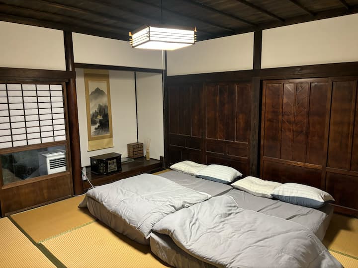 大きな椿と山の中の古民家 - Fukuoka, Japan