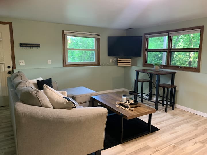 Cozy 1 Bed 1bath Hillside Apt - Eau Claire, WI