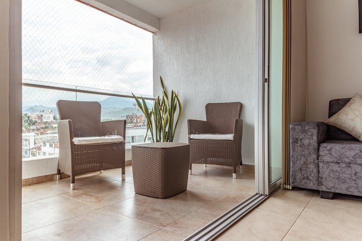 Lp-701 Sleek Getaway | Gorgeous Apt  A/c & Parking - Cali