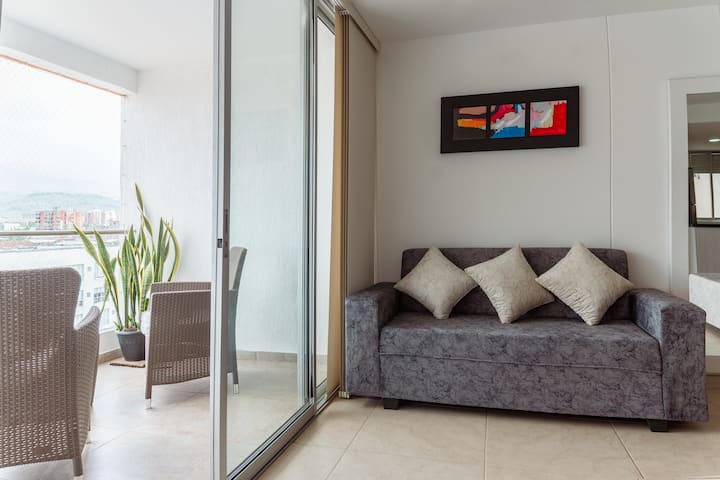Lp-701 Sleek Getaway | Gorgeous Apt  A/c & Parking - Cali