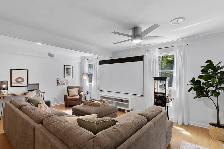 Luxury 4bed | Movie Room + Games + Pool Table - Raleigh, NC