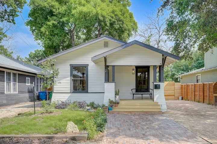 Welcome To Our South Town Bungalow! - San Antonio, TX
