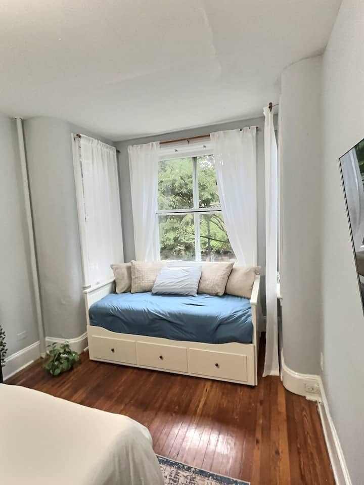 Perfect Adams Morgan Location! Charming & Historic - Takoma Park, MD