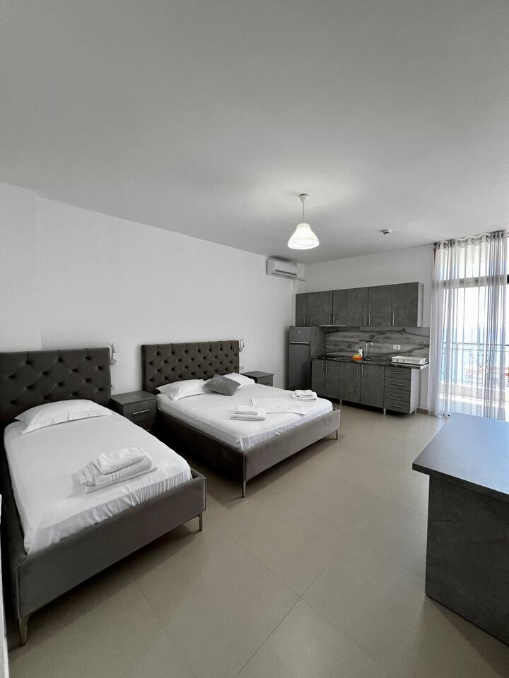 Cozy Apartment With Sea View - Qeparo