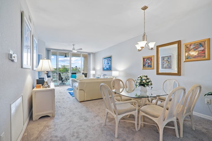 Palm Harbor Club! Marina View Short Walk To Beach! - Fort Myers Beach, FL