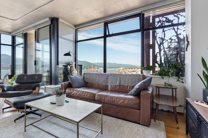 The W, Modernized 2 Bedroom Downtown Highrise - Vancouver