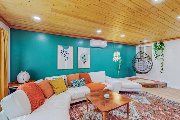 Sunflower Escape W/hot Tub! Pets Welcome. - Albuquerque, NM