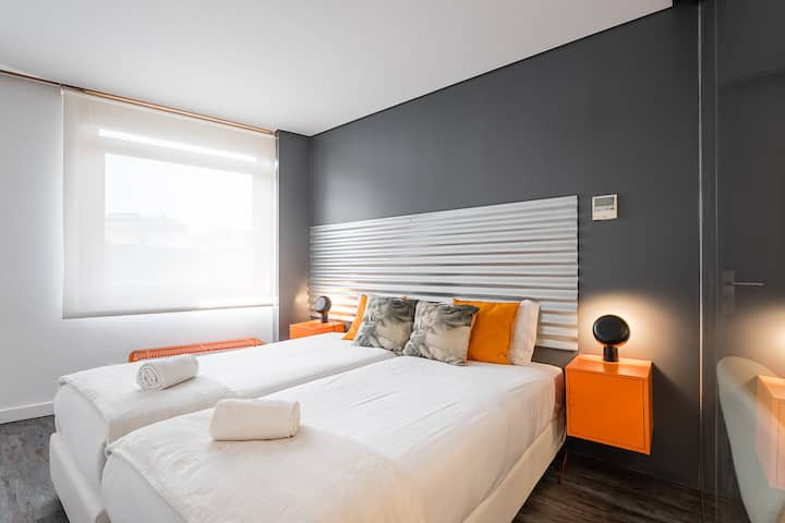 3-min To Majestic Cafe, Ac Warm&cold, 2 Bedrooms - Porto