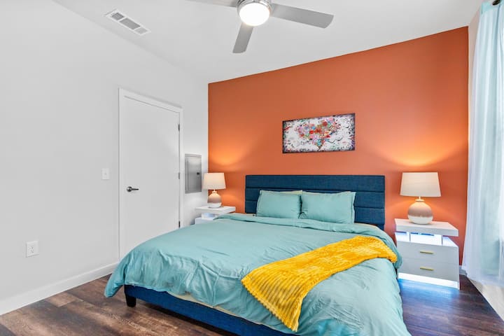 Rosebay Serenity-tower/pool View, King+free Park - Highland Park - San Antonio