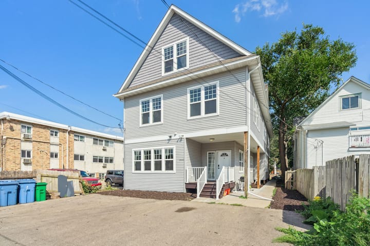 Newly Renovated 5bd/ 4ba Home Near Downtown - Minneapolis