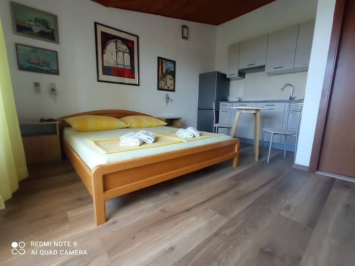 Sunny Studio With Balcony And Lovely See View - Bol