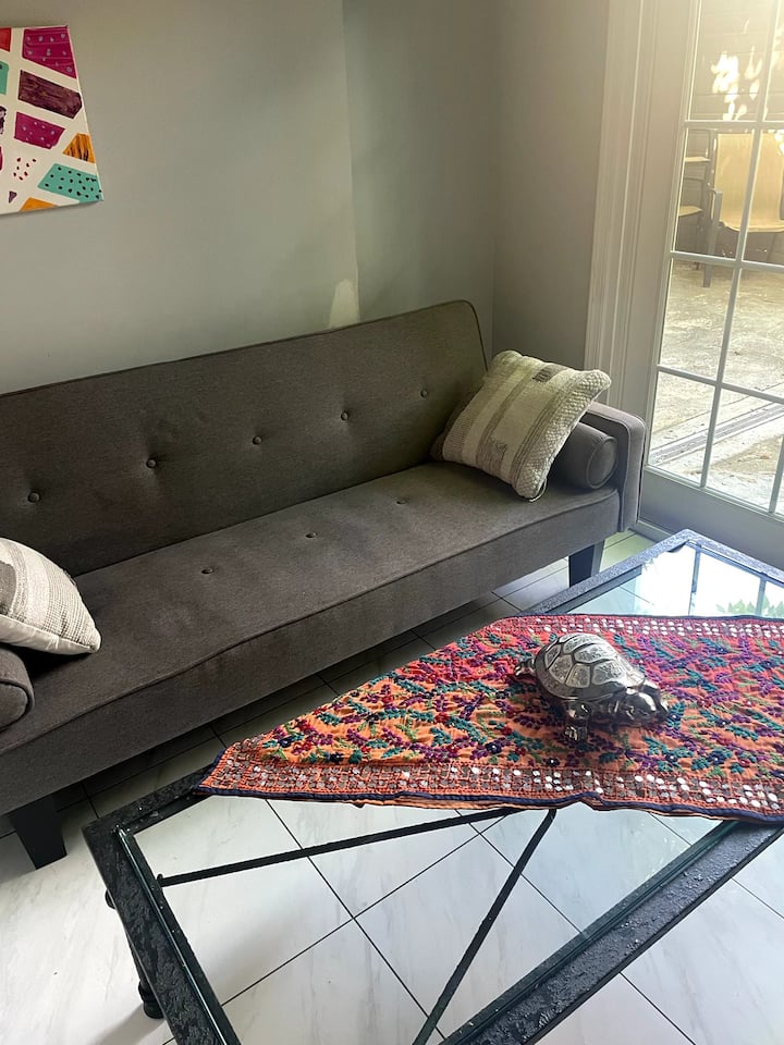 Private 2-bebroom, Private Patio, Central Location - Bryn Mawr, PA