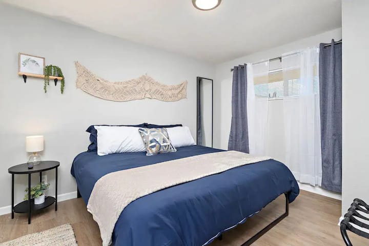 Rock Chalk Villa 2bedroom 1bath Free Parking &Wifi - University of Kansas, Lawrence