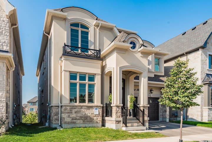 Beautiful 3 Bedroom Basement Suite - Oakville