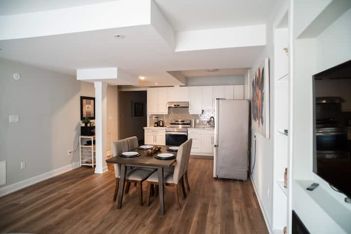 Beautiful 3 Bedroom Basement Suite - Oakville