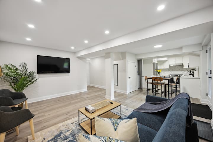 2 Bedroom Apartment In Pickering - Ajax