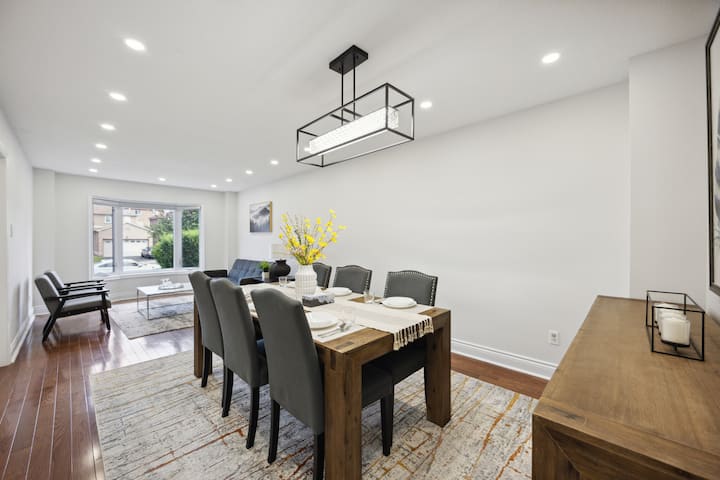 Welcoming Home In Pickering - Ajax