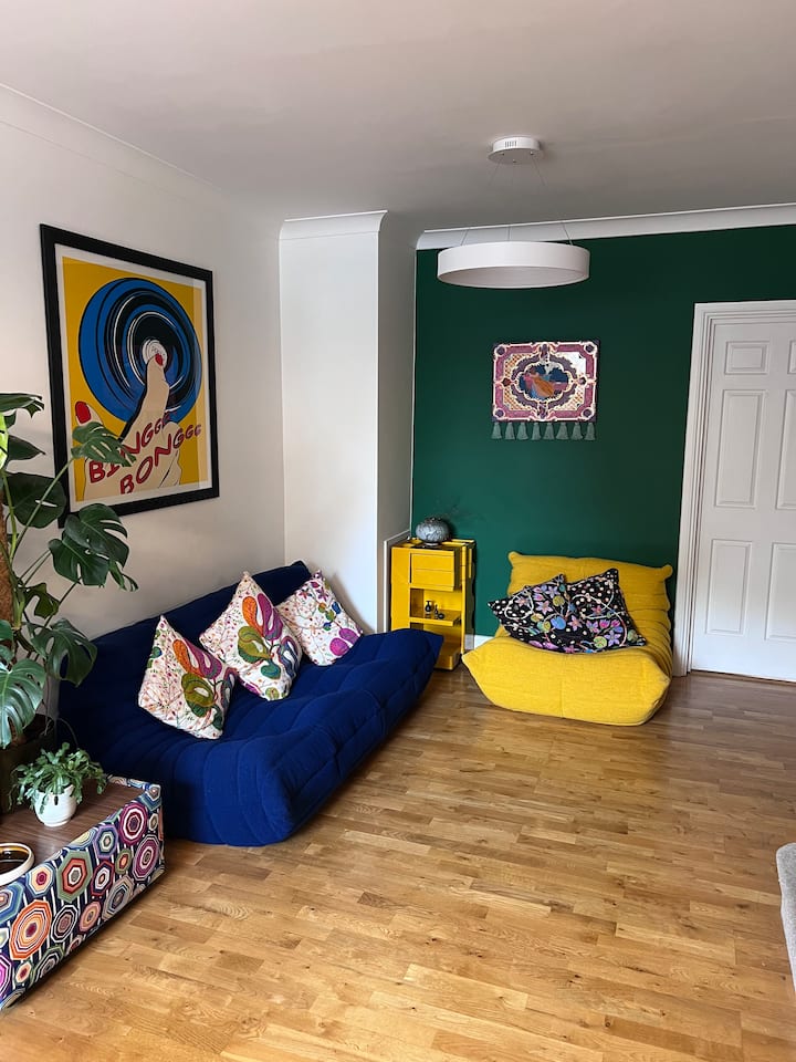 Colourful Place In Bloomsbury - Bloomsbury