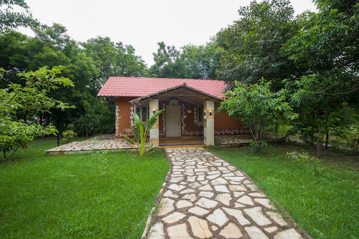 Stayvista At Vriksha @ Bairagarh Living W Lawn,bbq - Shivpuri