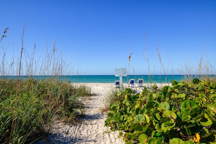 Beach Access Studio - Venice Beach, FL
