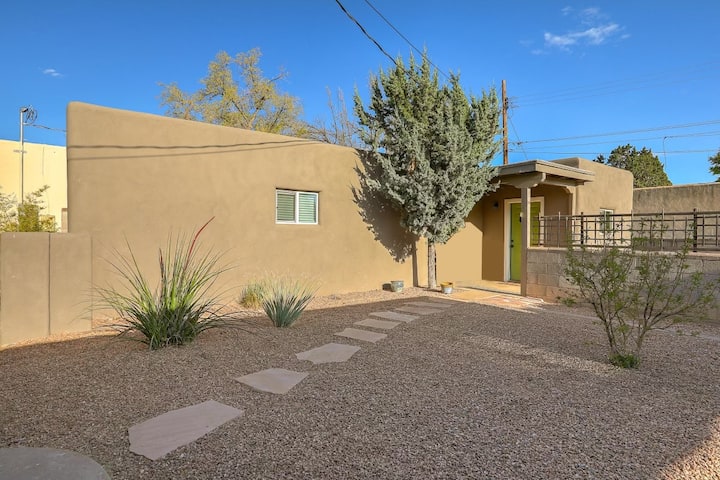The Gray Fox, A Modern Casita - Albuquerque, NM