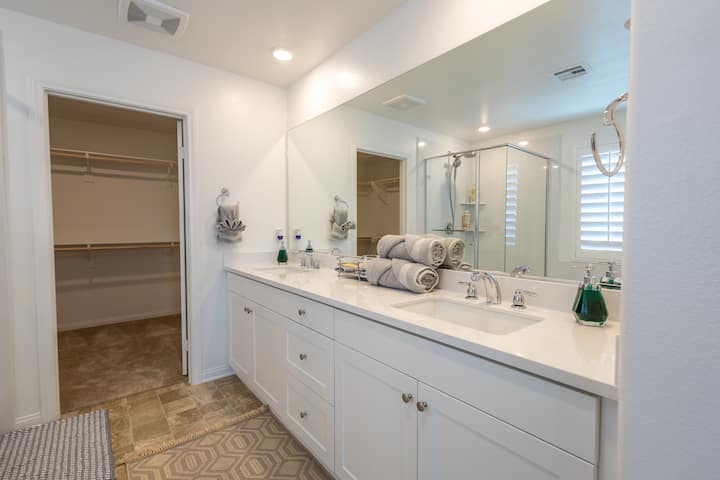 Luxurious Home W/breathtaking Views - Loma Linda, CA