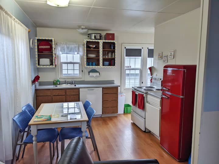 Little Red Cottage - Seaside, OR