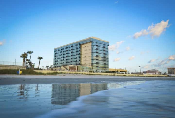 *Beautiful Ocean View* Getaway Studio In Daytona! - Daytona Beach, FL