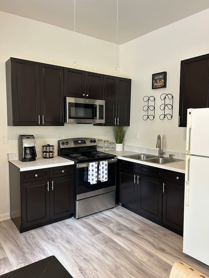 Spacious Artsy Apartment - Albany, GA