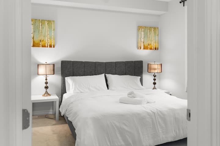 Serene Escape: Modern Comfort In Orleans (R5) - Gatineau